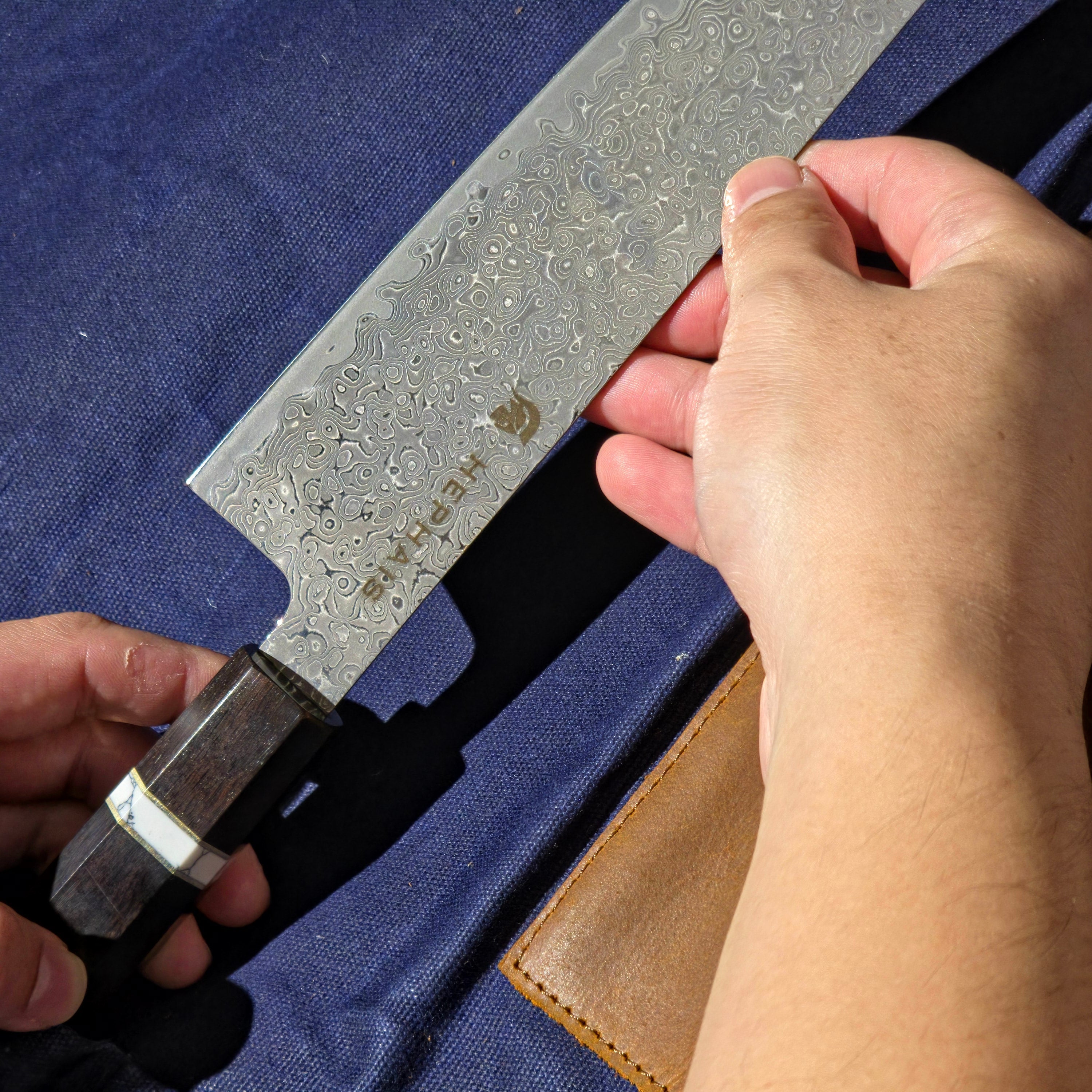 What is the proper way to carry a chef's knife?| Knife Roll Bag Guide ...